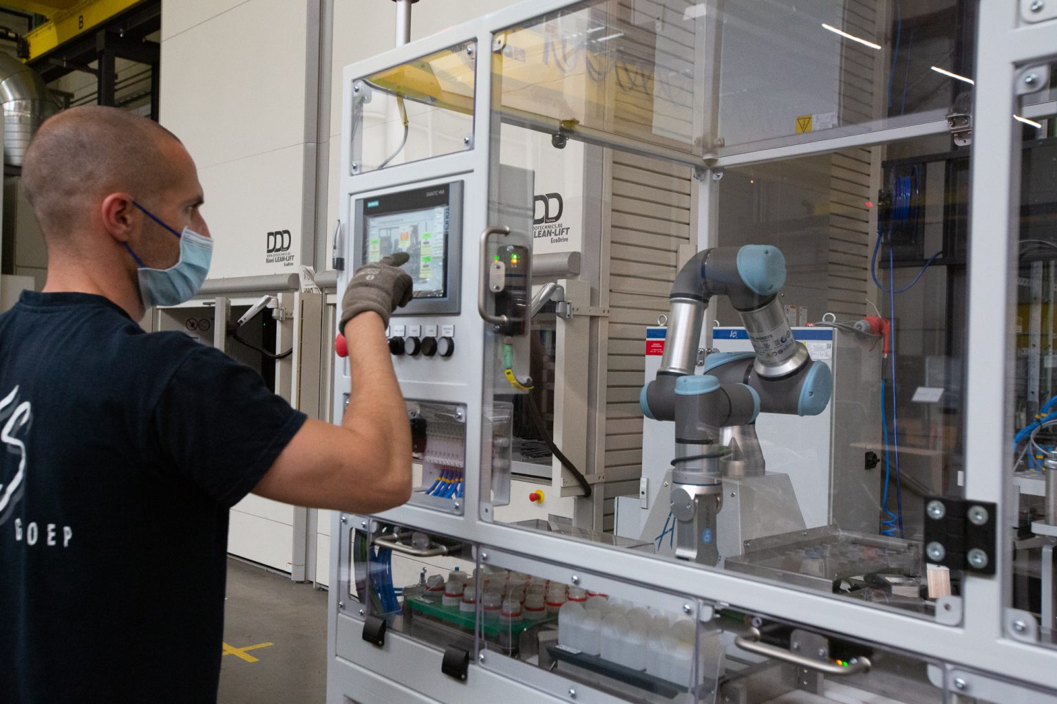 Robot cell with cobot - ATS Group